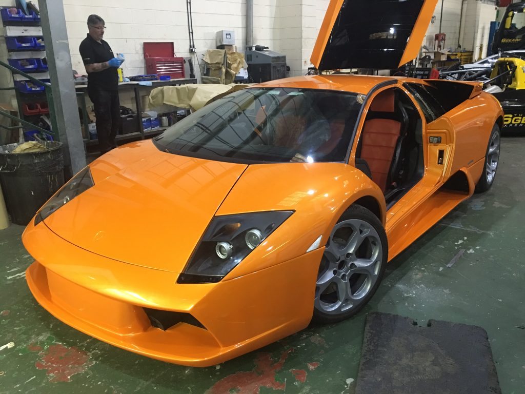 Siapa Cakap Kereta Hari Minggu? Lelaki Ini Pandu Lamborghini Setiap Hari