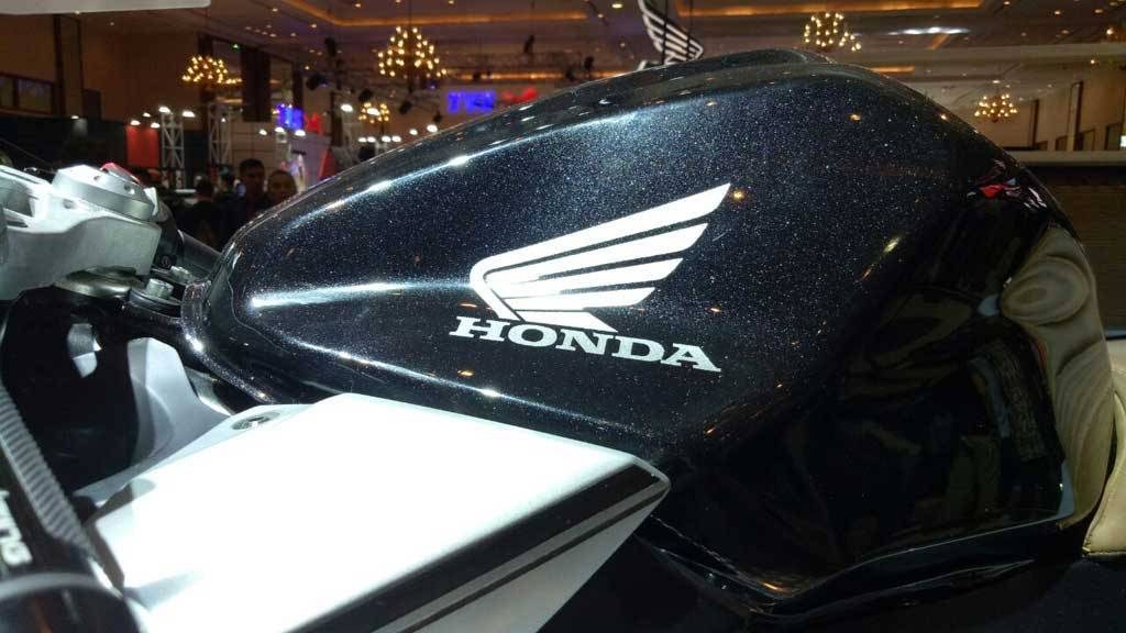 Honda CB500F Café Racer Tampil Imej Retro Moden Sempena IMOS 2016