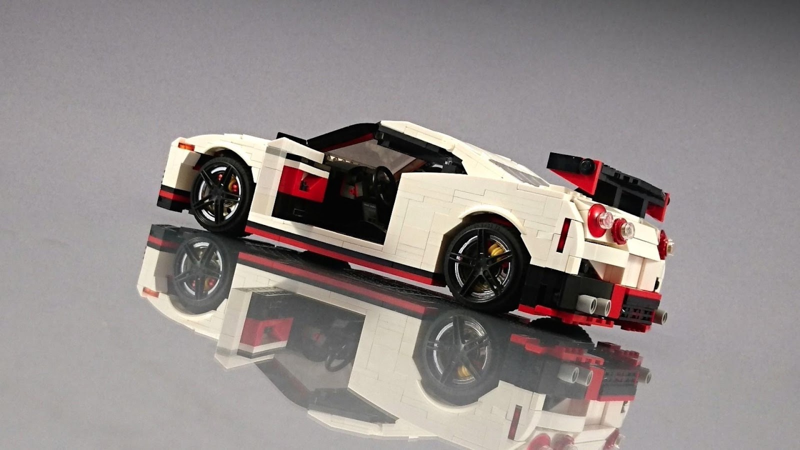 Minat Punya Pasal, Peminat Ini Hasilkan Lego Nissan GT-R Nismo