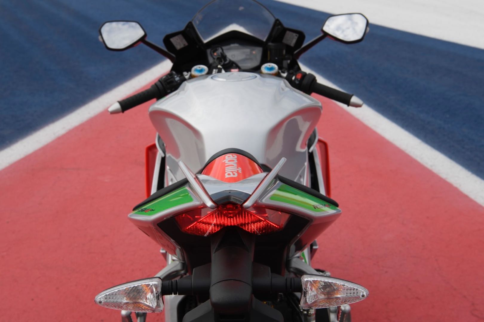 Aprilia RSV4 RF Limited Edition - Superbike Pertama Ada Winglet, Cuma ...