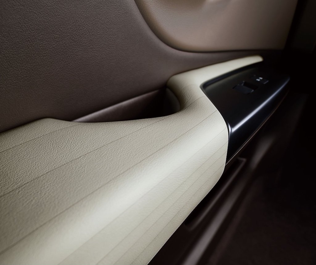 Lexus ES (2019) JDM Lancar di Jepun dengan Ciri Cermin Sisi Digital