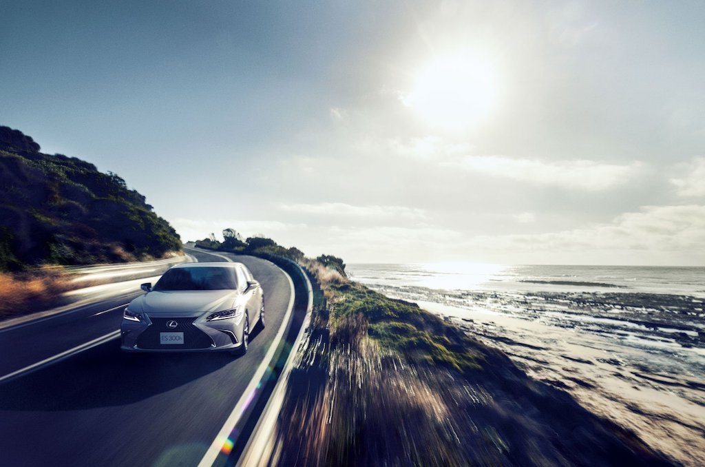 Lexus ES (2019) JDM Lancar di Jepun dengan Ciri Cermin Sisi Digital