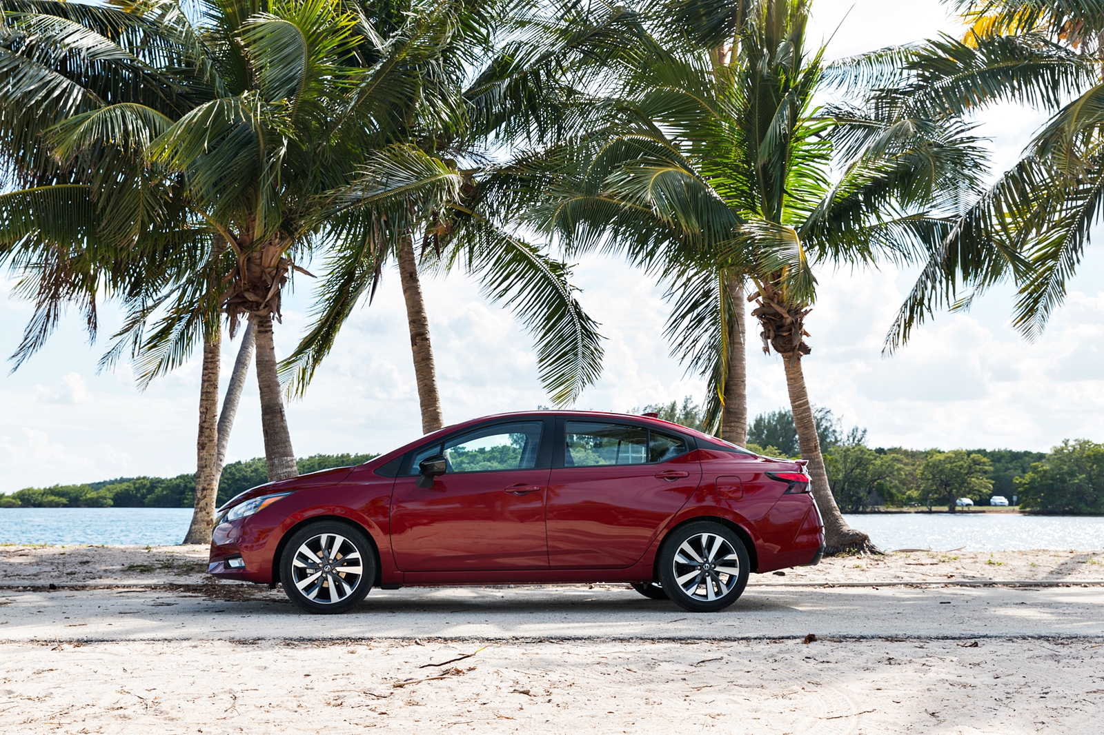 Nissan Versa (Almera) Lancar di AS dengan Rupa Lebih Mengancam!