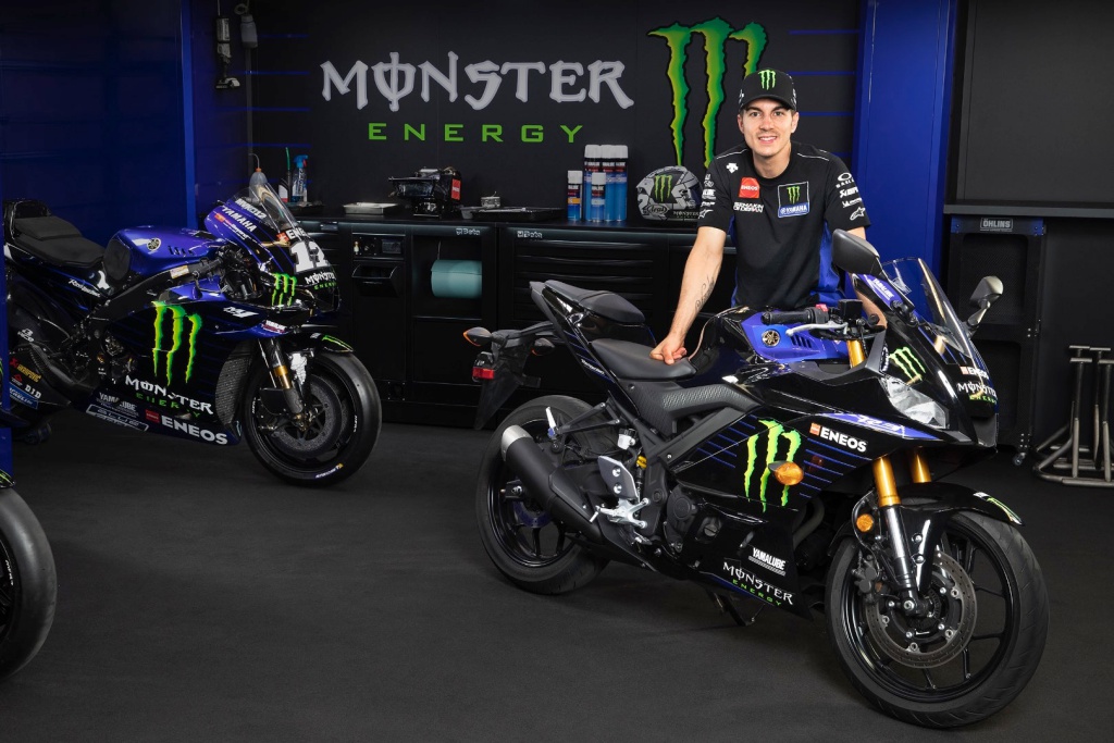 YZF-R3 Debut dengan Seragam Monster Energy Yamaha MotoGP