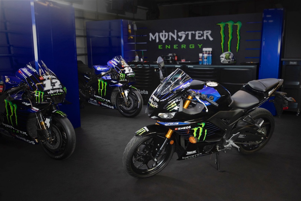 YZF-R3 Debut dengan Seragam Monster Energy Yamaha MotoGP