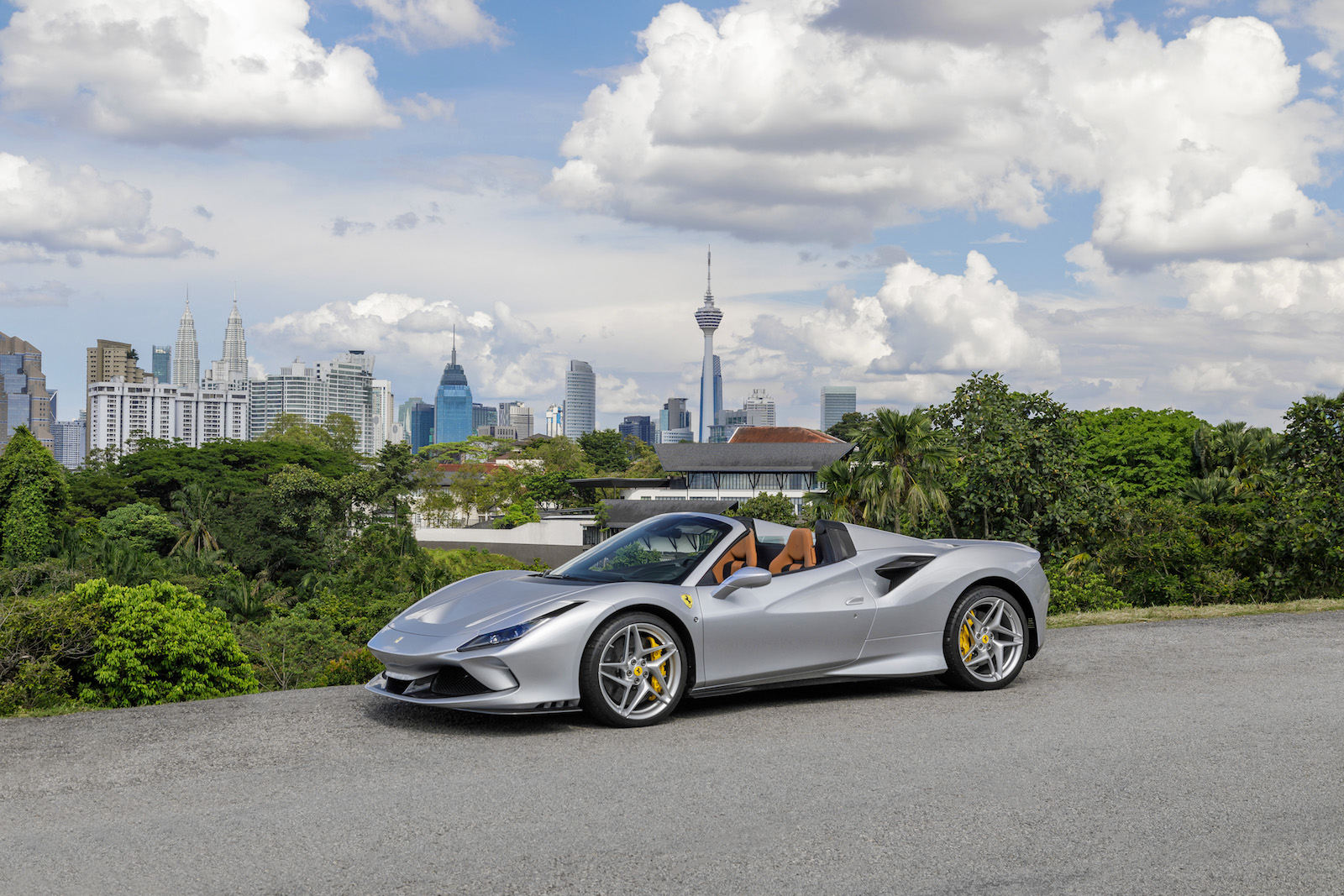 13 Fakta Pantas: Ferrari F8 Spider Kini di Malaysia, Harga Mula RM1.2 Juta