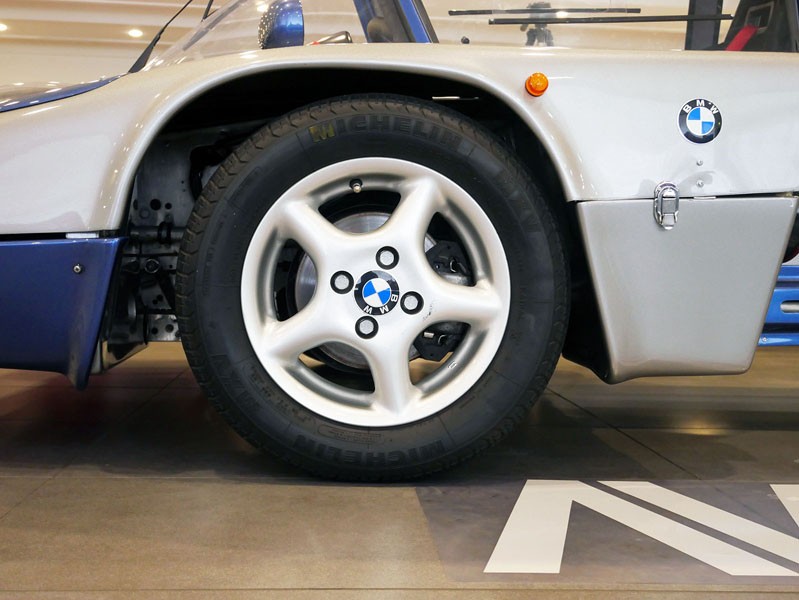 BMW Modulo Car M89 - Kereta Tiga Roda dengan Enjin Motosikal 740cc