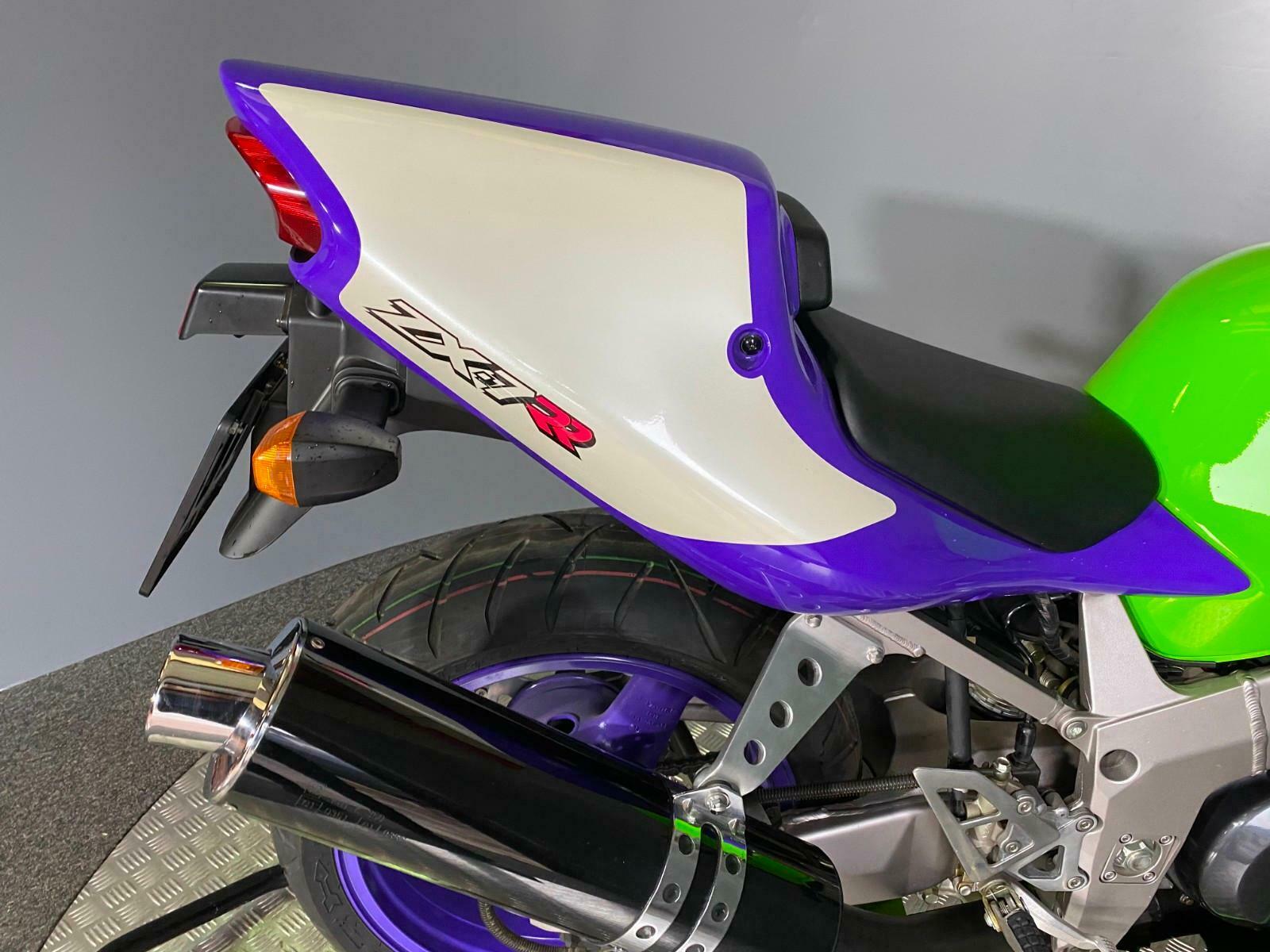 Harga Kawasaki ZX-7RR dengan Perbatuan 0km Ini Cecah Lebih RM220k!