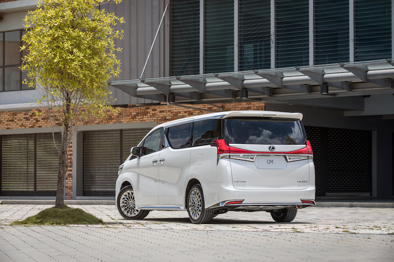 MPV Super Mewah Lexus LM350 Lancar di Malaysia, Harga RM1.1j!