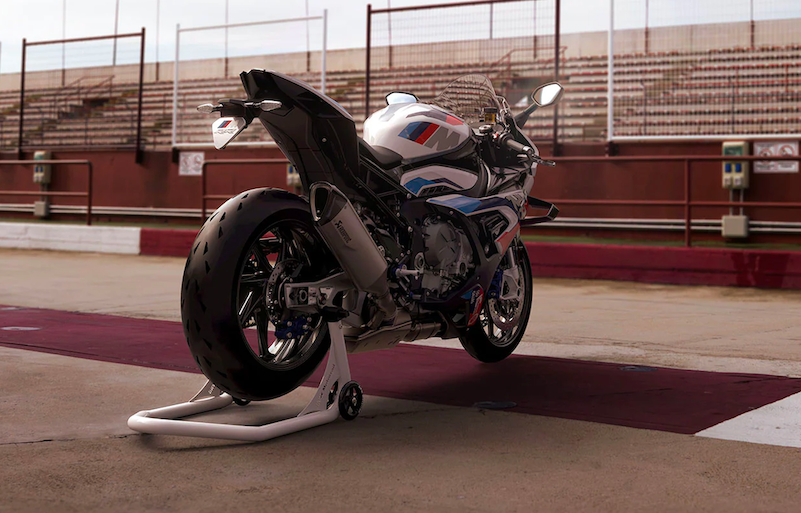 BMW M1000RR yang Lebih Berprestasi Kini di Malaysia! Harga RM249.5K