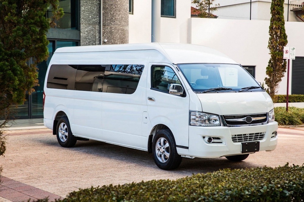 Van Elektrik Joylong E6 Lancar Di Australia, Produk Klon Toyota HiAce?