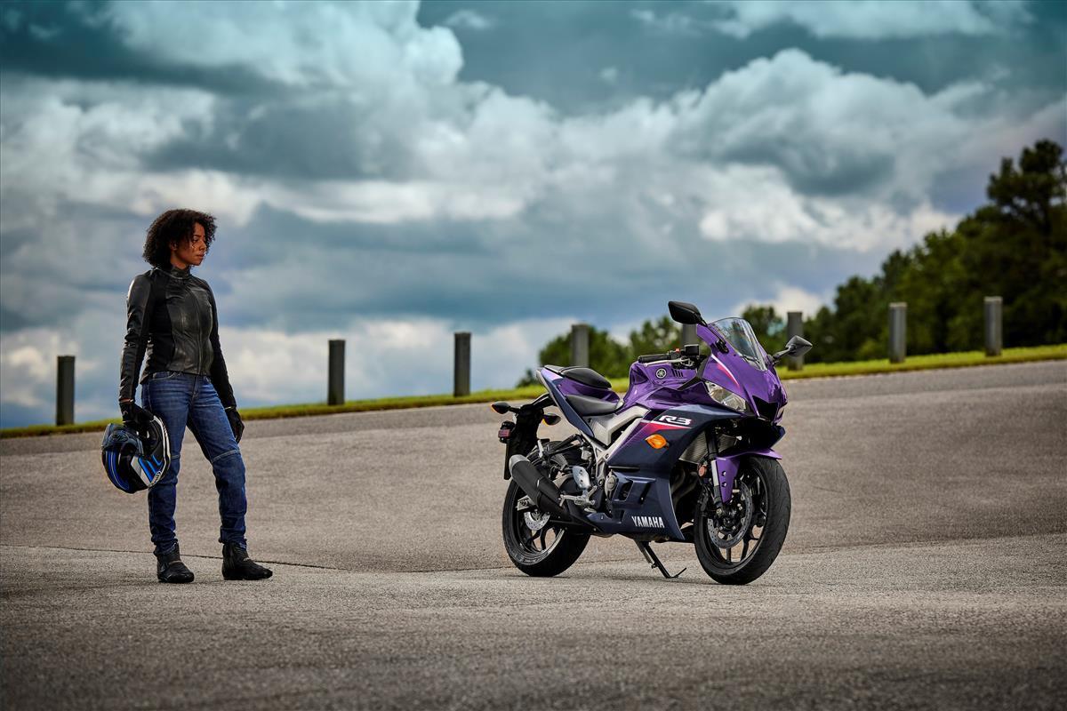 Yamaha YZF-R3 (2023) Ungu Kini di Amerika, Harga Naik RM890!