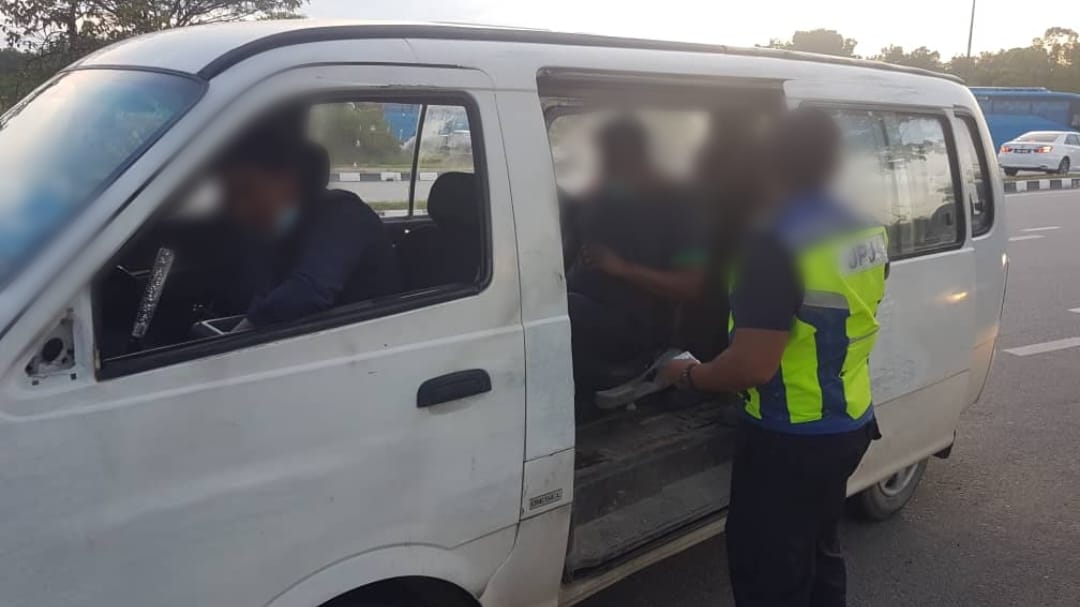 Ops Bas Pekerja: JPJ Sita 7 Van Kilang, Termasuk Status Lupus