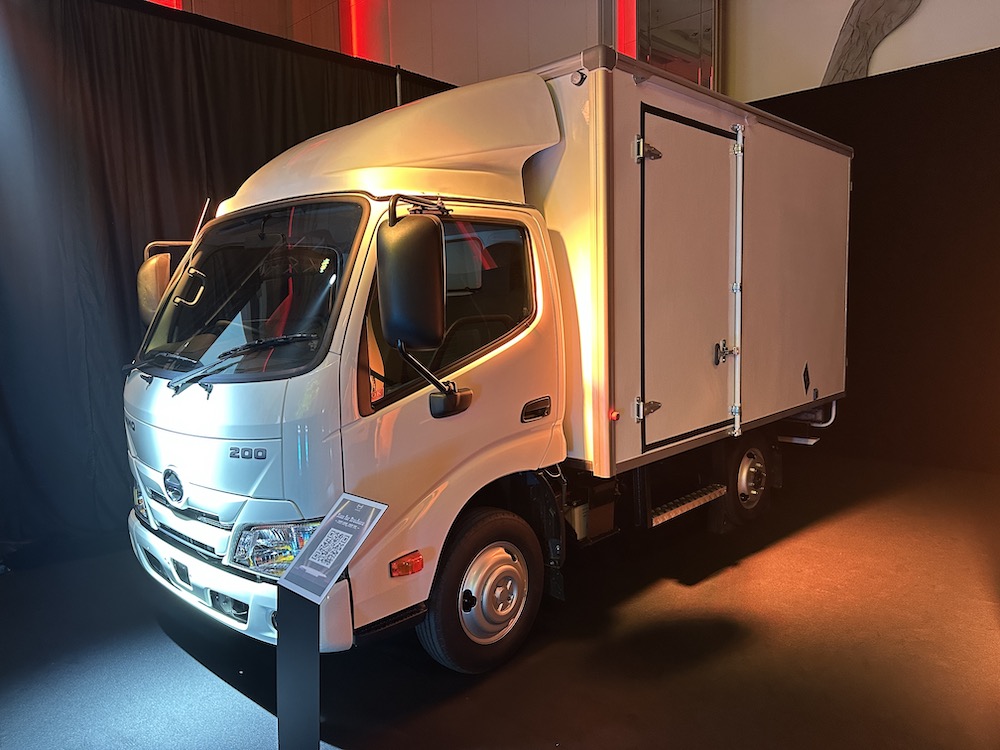 Trak Tugas Ringan Hino 200 Series (2023) Lancar di Malaysia!