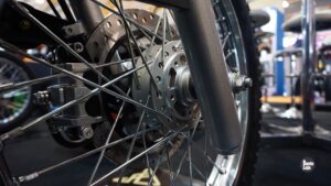 Aveta Pamer Kapcai Scrambler Ranger Max 130 (2023) dengan Aksesori Touring