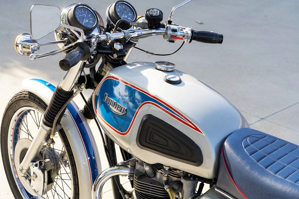 Triumph Bonneville 750 Silver Jubilee (1977) dengan Perbatuan 12.4km ...