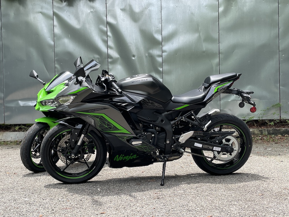 EMOS Serah 100 Unit Pertama Modenas Ninja ZX-25R SE (2023) di Malaysia