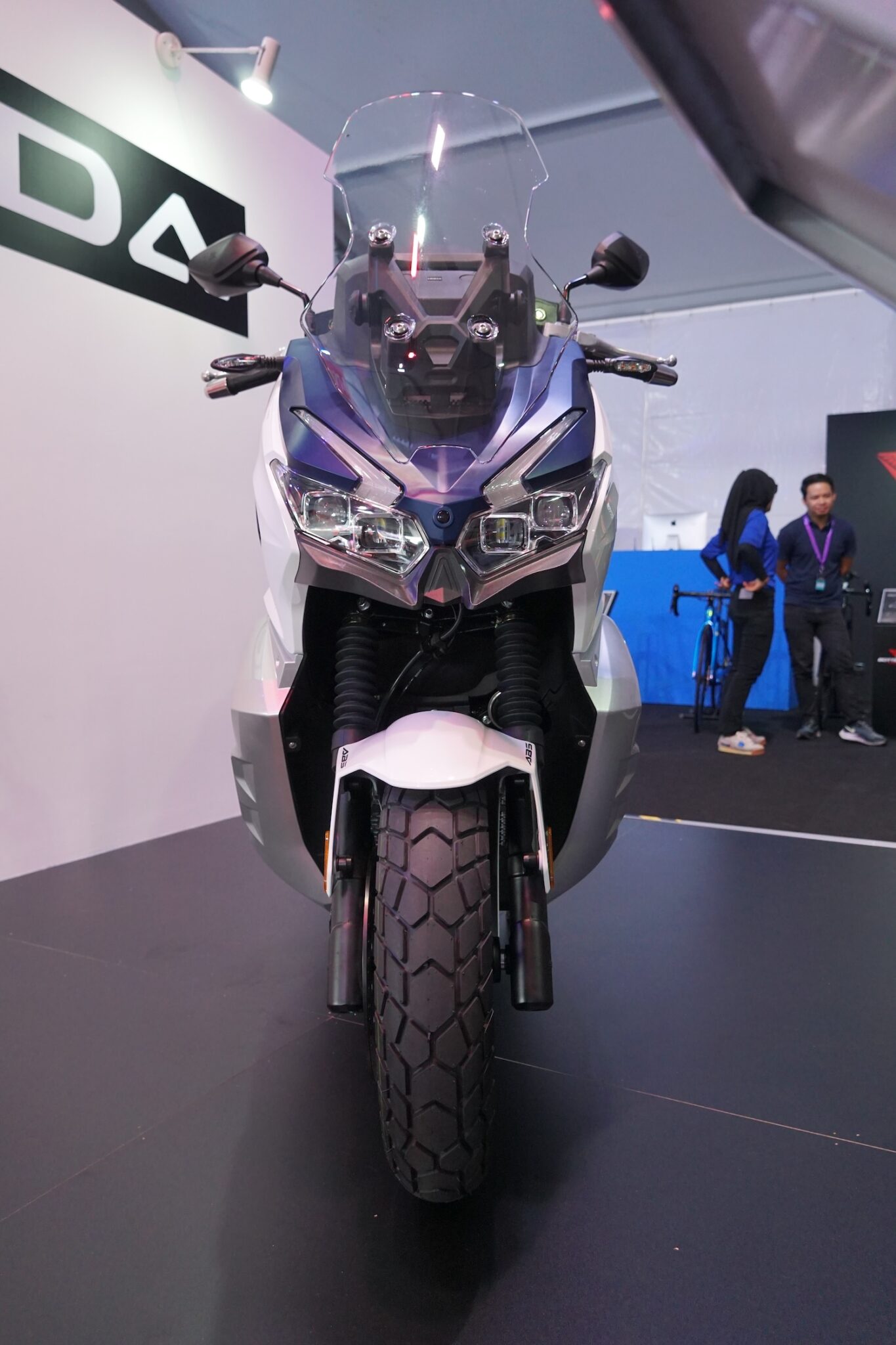 MODA Shifter 400X (2023), Skuter Maksi dengan Dashcam, TCS Bakal Jadi ...