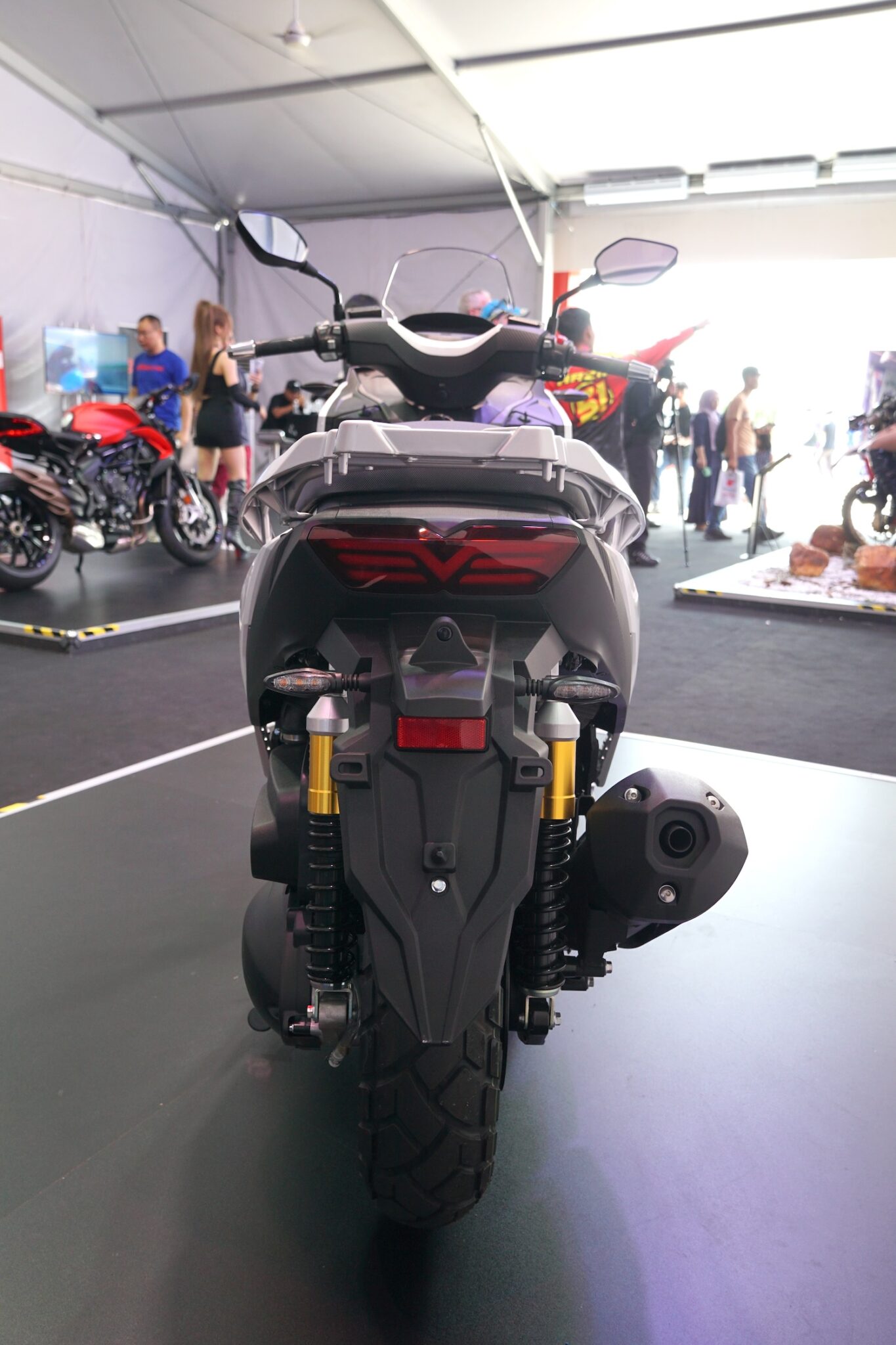 MODA Shifter 400X (2023), Skuter Maksi dengan Dashcam, TCS Bakal Jadi ...