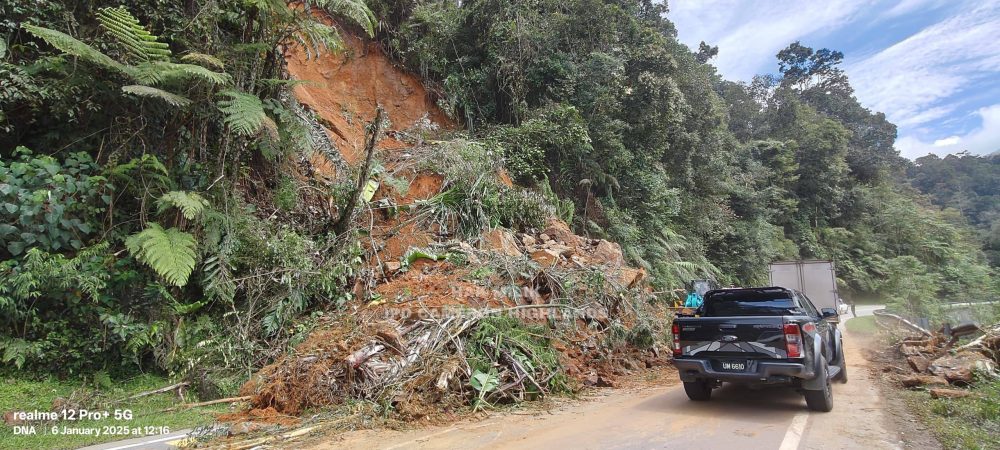 Laluan Kampung Raja di Cameron Highlands Terhalang Akibat Tanah Runtuh